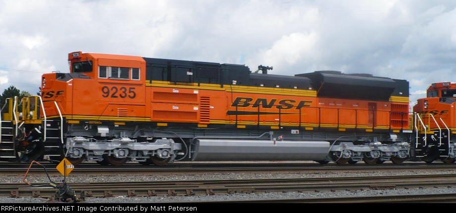 BNSF 9235